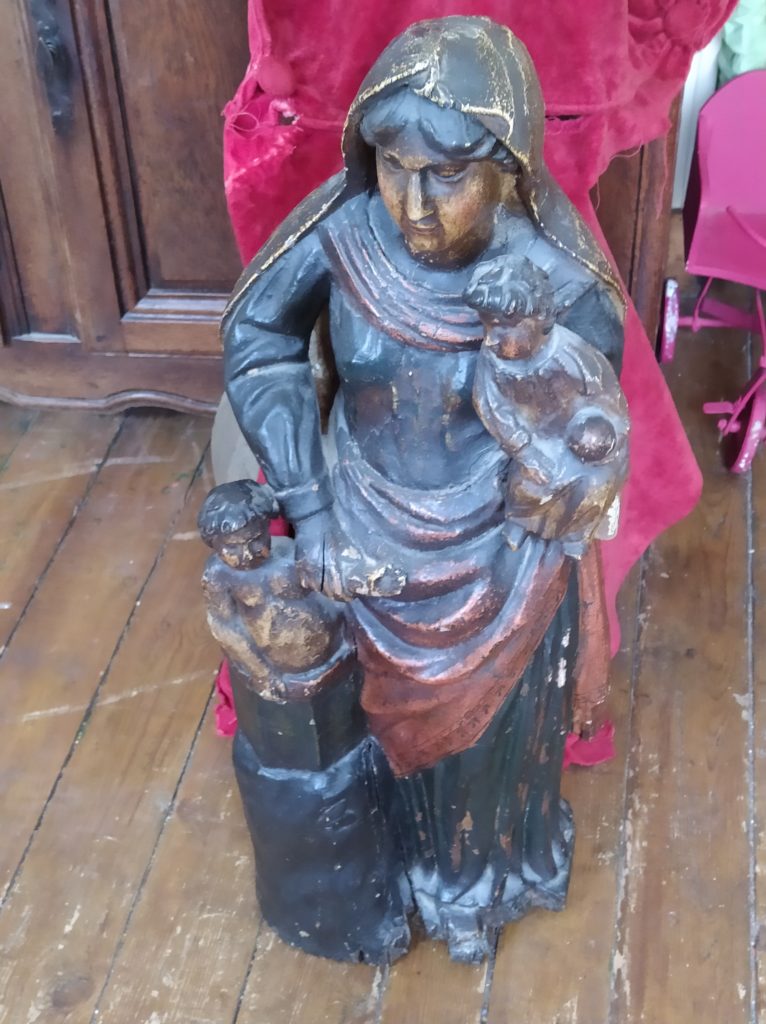 Statue en bois 18ème représentant Saint-Anne